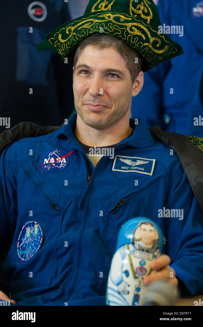 Expedition 38 landing hi-res stock photography and images - Alamy