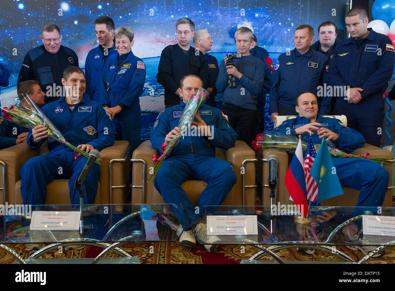 Expedition 38 landing hi-res stock photography and images - Alamy