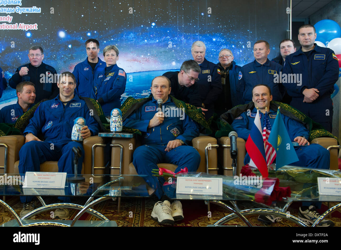 Expedition 38 landing hi-res stock photography and images - Alamy