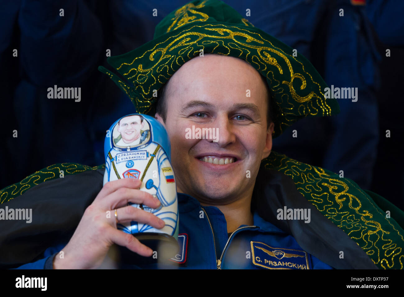 Expedition 38 landing hi-res stock photography and images - Alamy