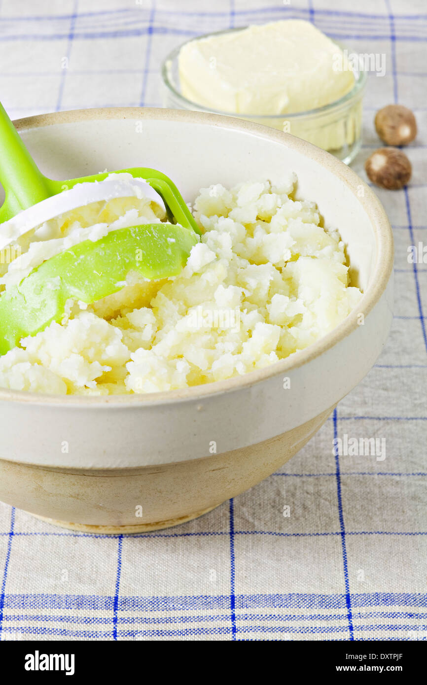 Potatoes blue salad potato hi-res stock photography and images - Alamy