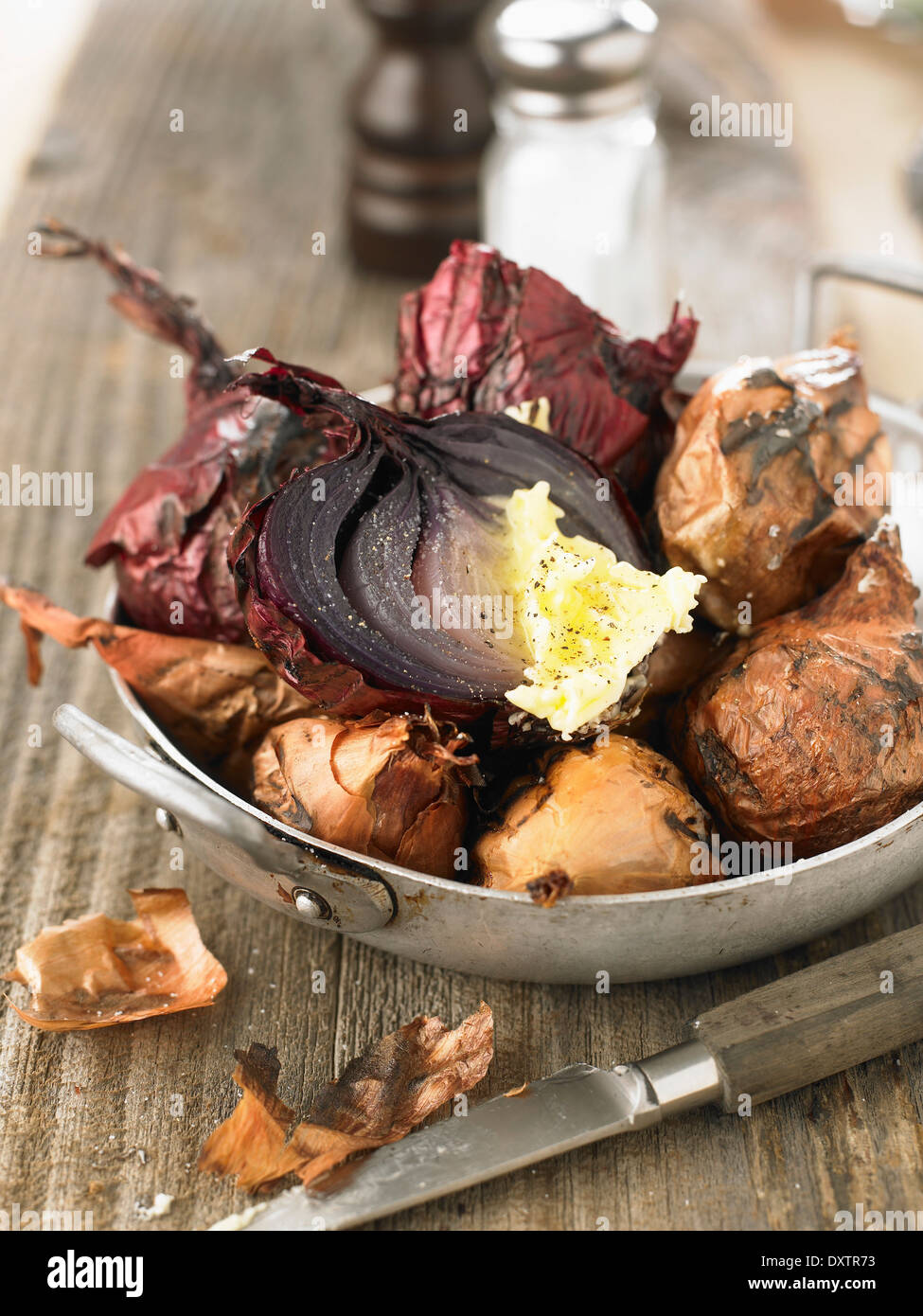 Onions and shallots cooked on the barbecue Stock Photo - Alamy