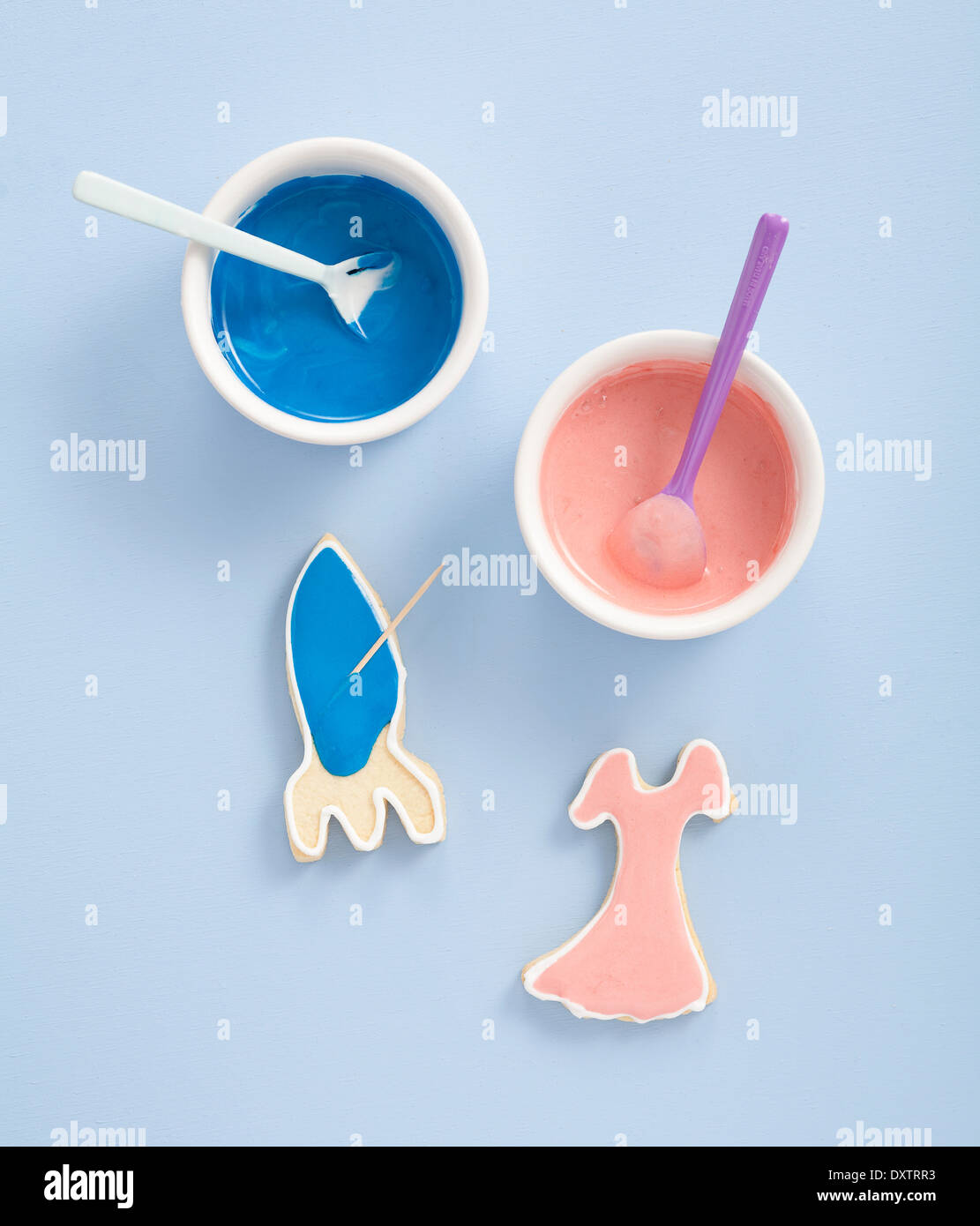 Coating the cookies with colored frosting Stock Photo - Alamy