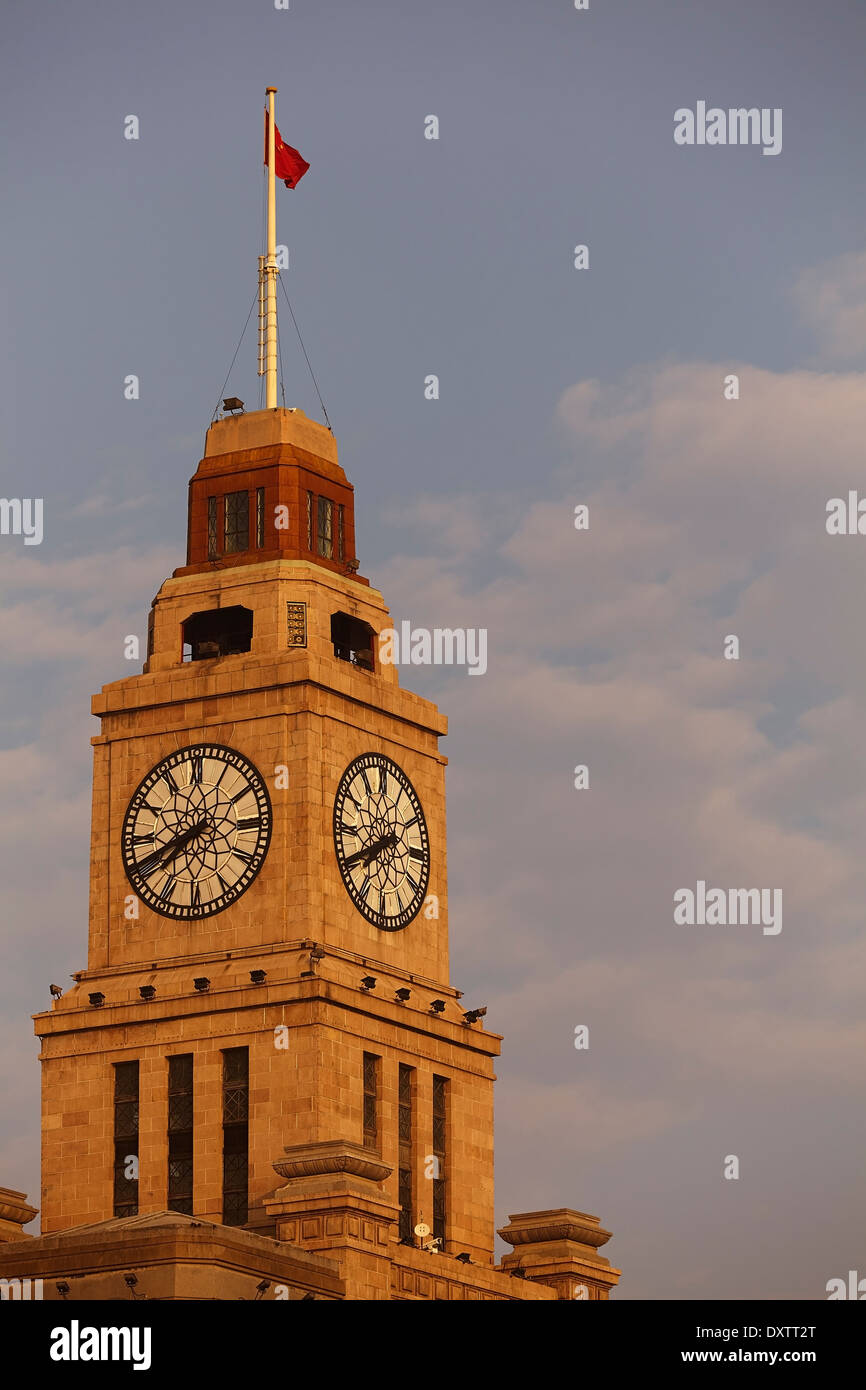 Shanghai bund custom house tower hi-res stock photography and images ...
