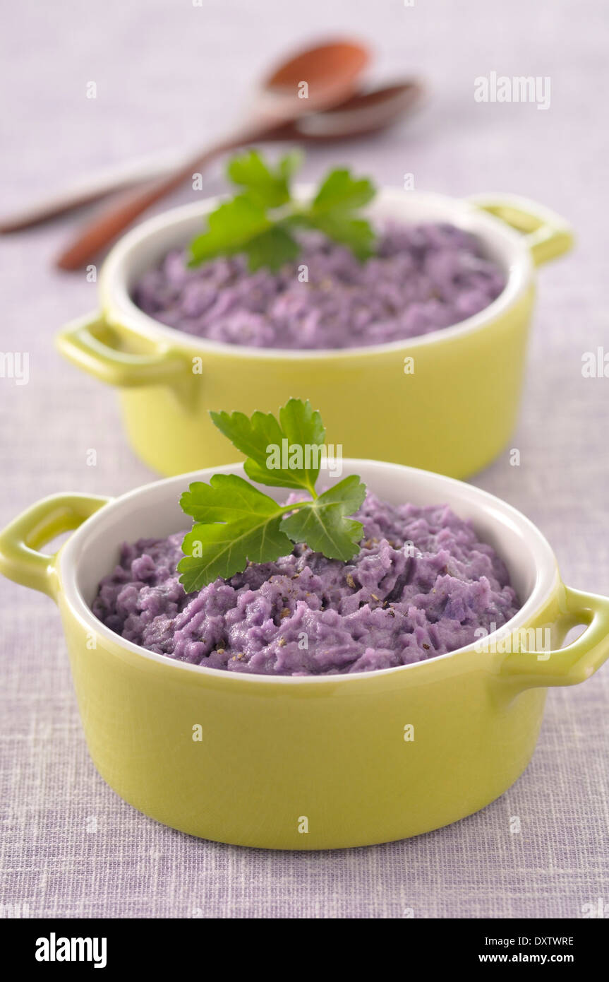 Purple potato mash Stock Photo - Alamy