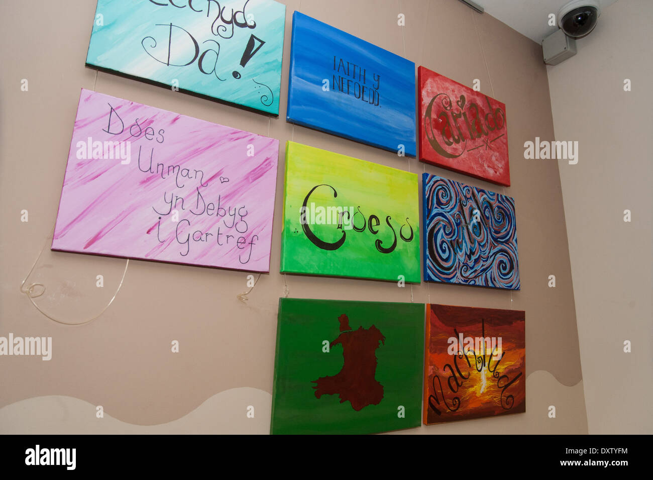 Painted Welsh Language Sayings and Slogans Stock Photo - Alamy