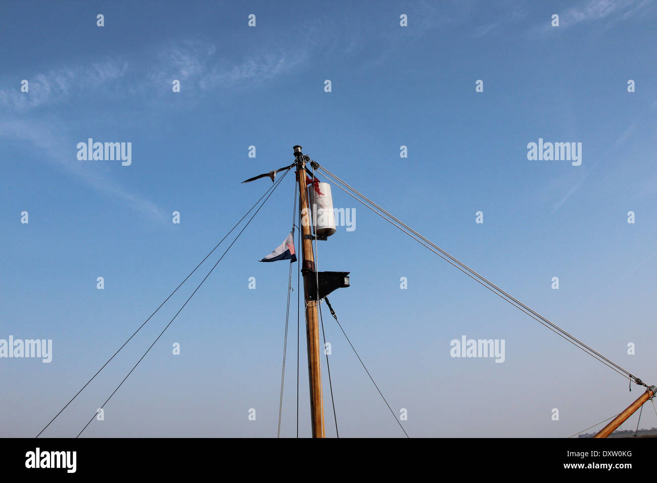 Top of the mast hi-res stock photography and images - Alamy