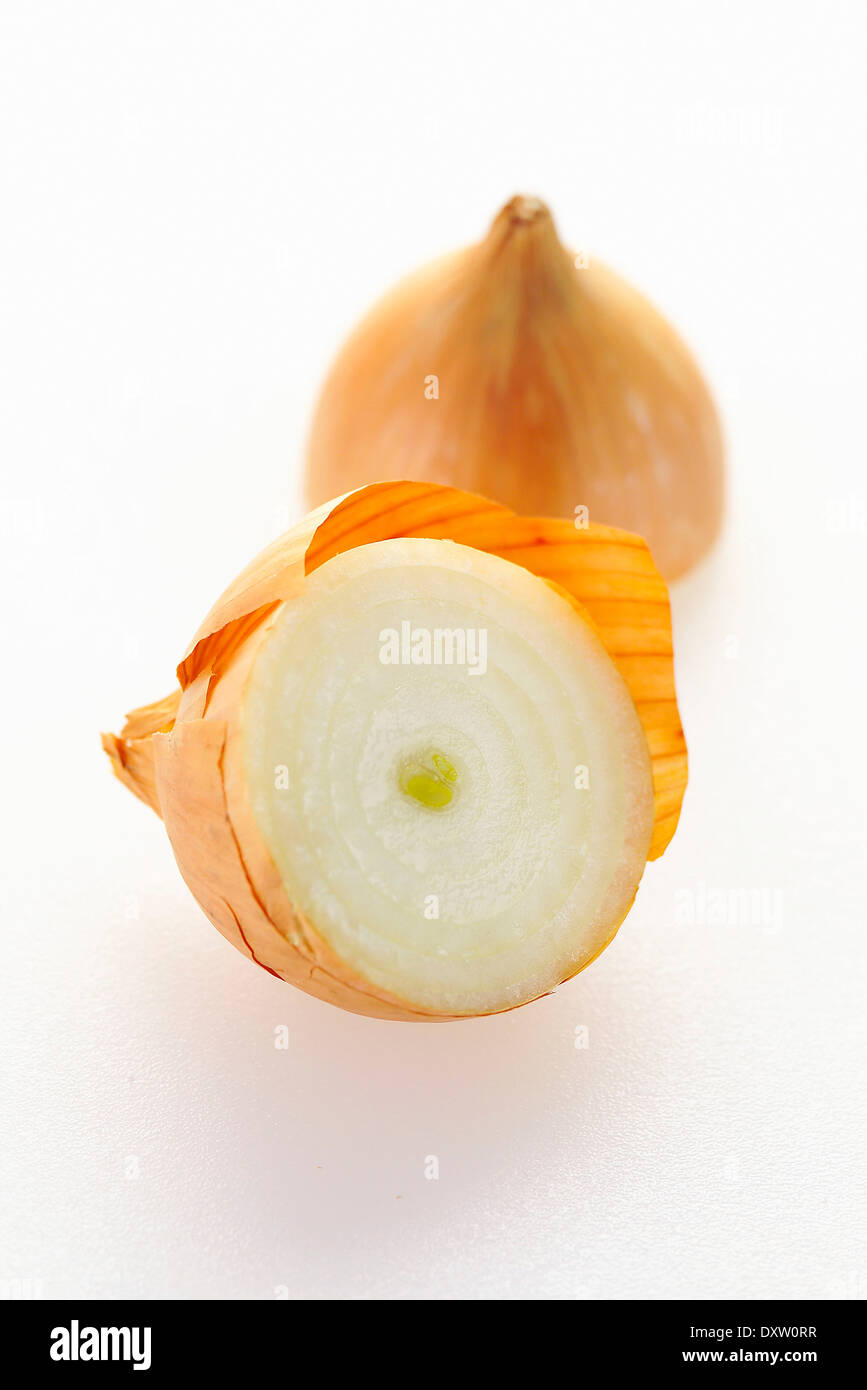 Onion cut in half Stock Photo - Alamy