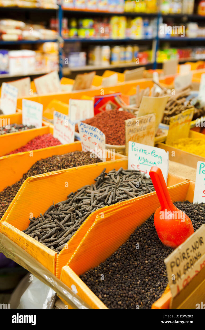 Spice stall hi-res stock photography and images - Alamy
