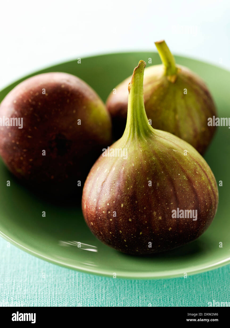 Bowl of figs Stock Photo - Alamy