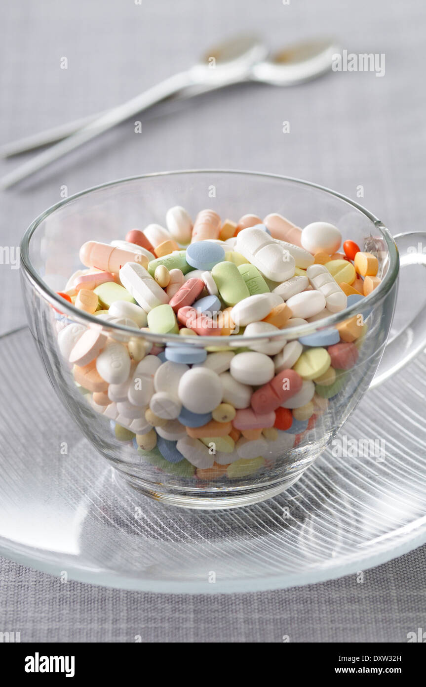 Bowl and pills hi-res stock photography and images - Alamy