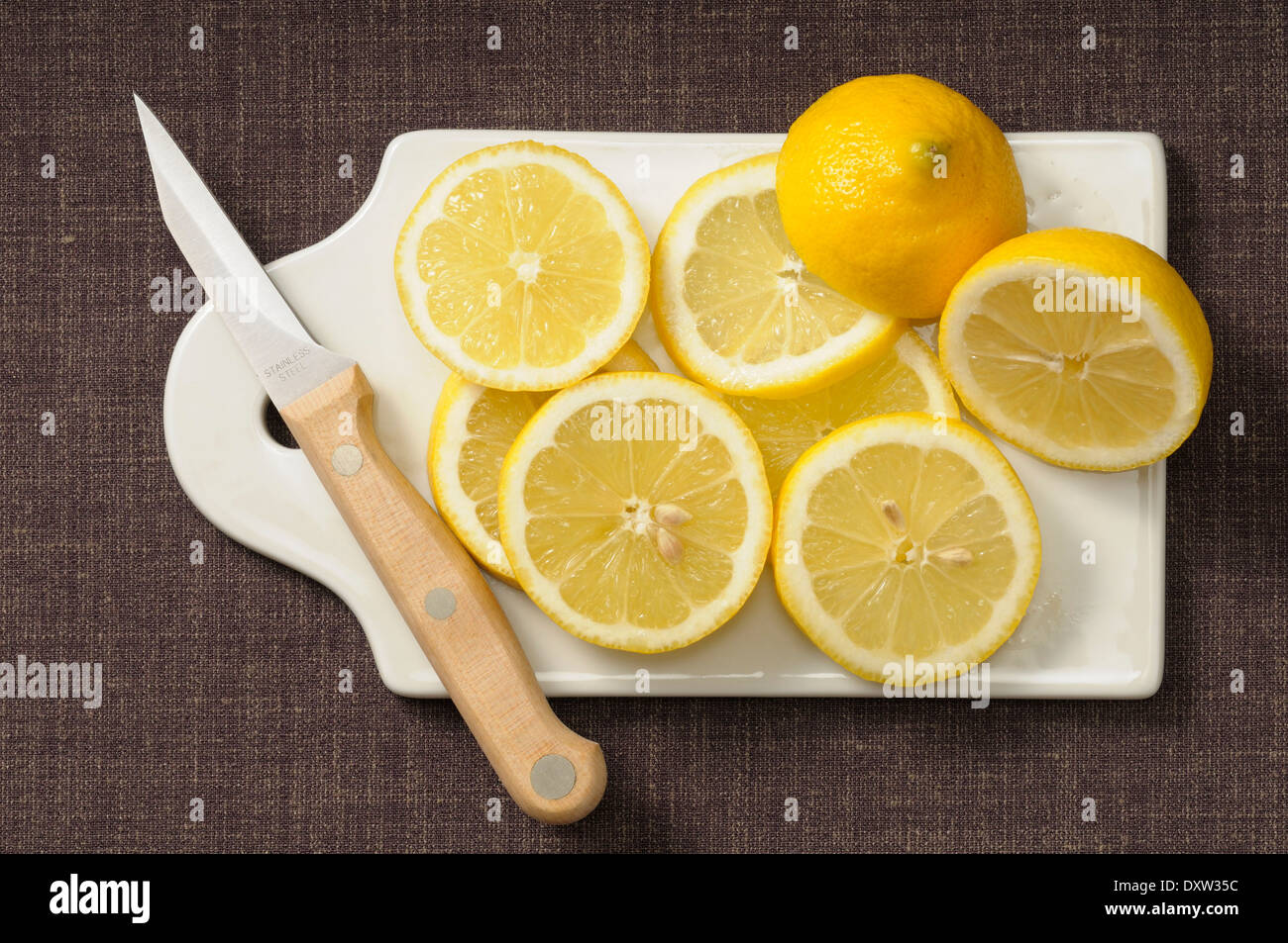 Knife slicing lemons hi-res stock photography and images - Alamy