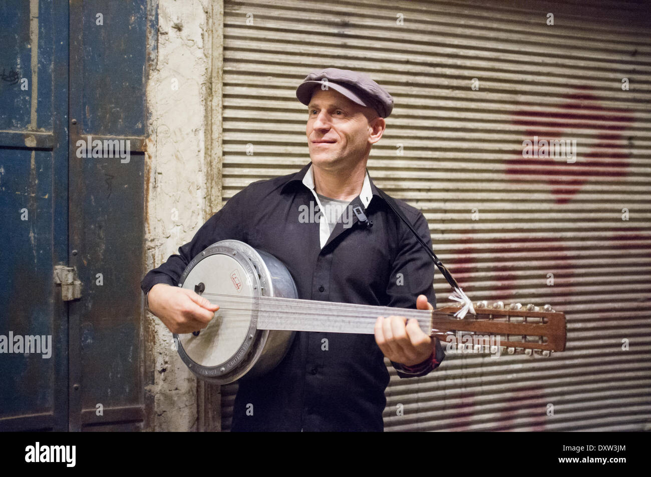 Jerusalem, Israel. 31st Mar, 2014. Musicians perform in the Muslim ...