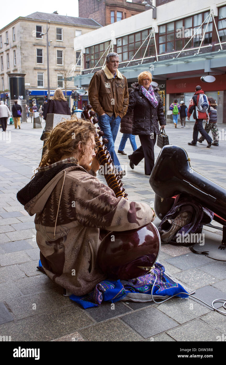 Glasgow musician hi-res stock photography and images - Alamy