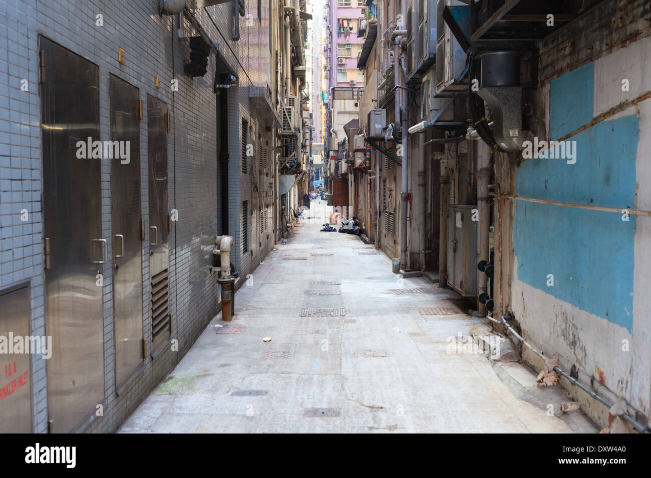 Dirty downtown empty ghetto hi-res stock photography and images - Alamy