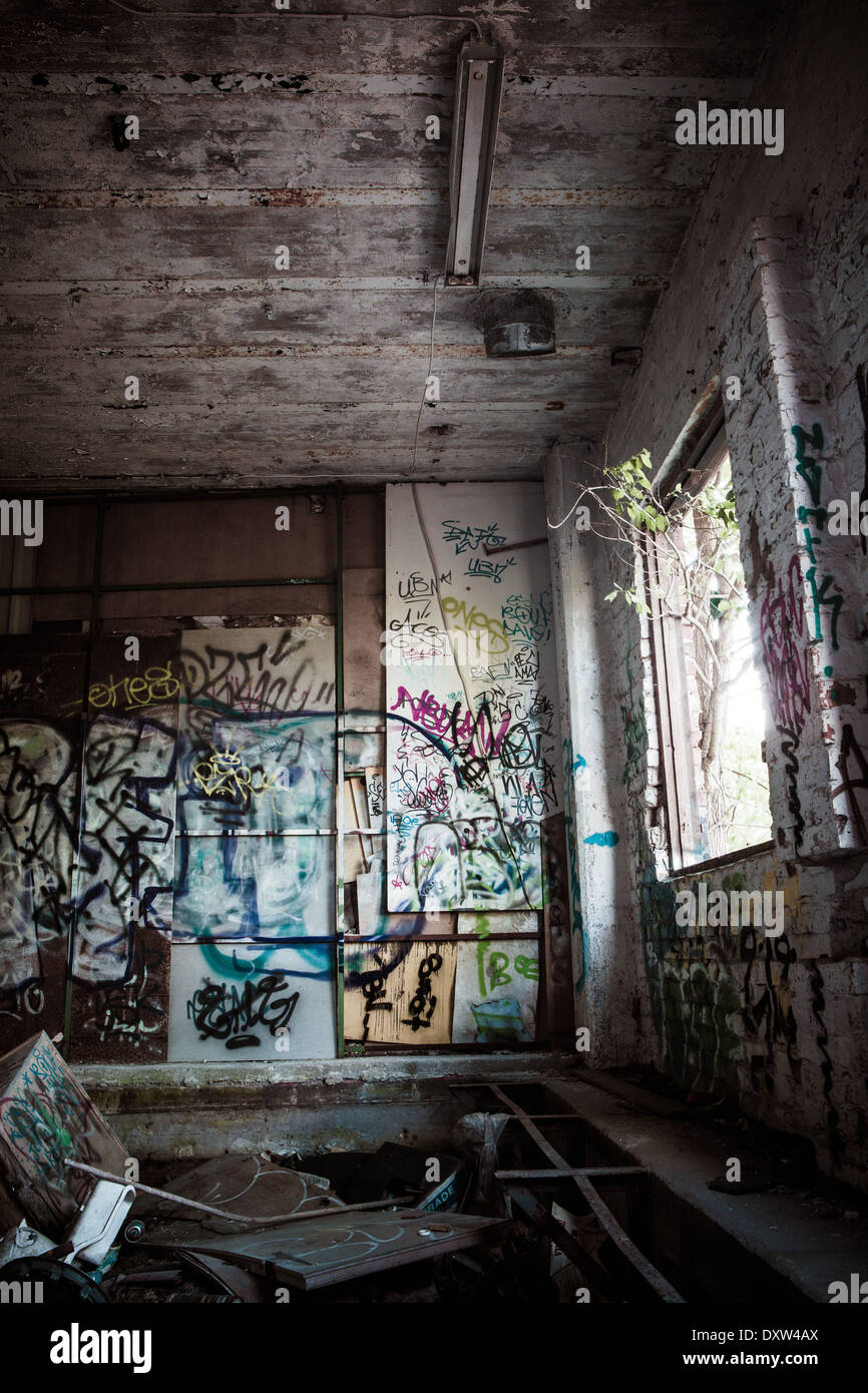 Messy old hi-res stock photography and images - Alamy