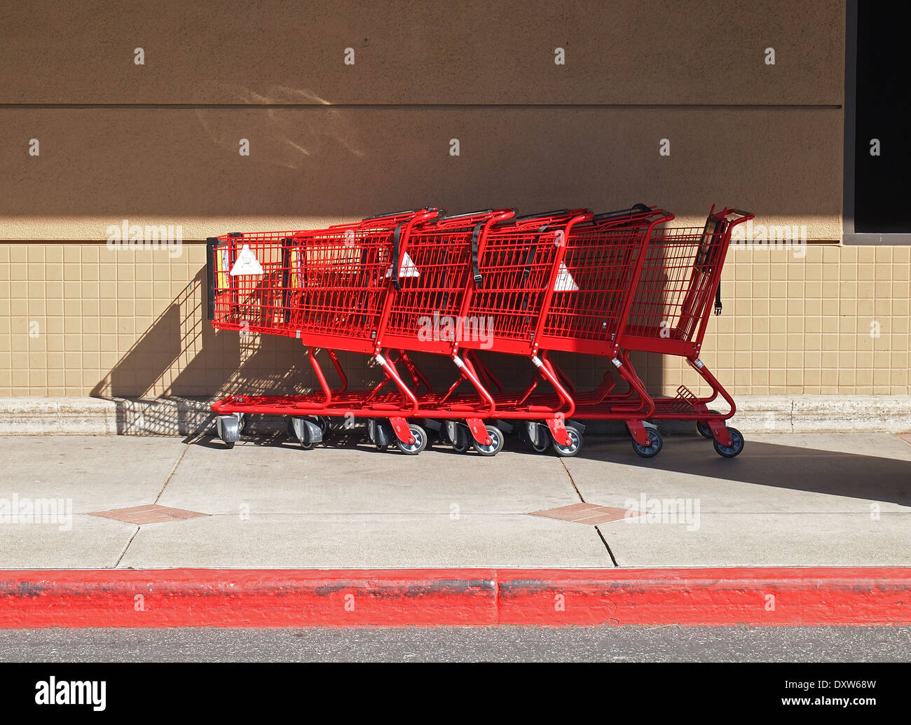 Shopping carts hi-res stock photography and images - Alamy