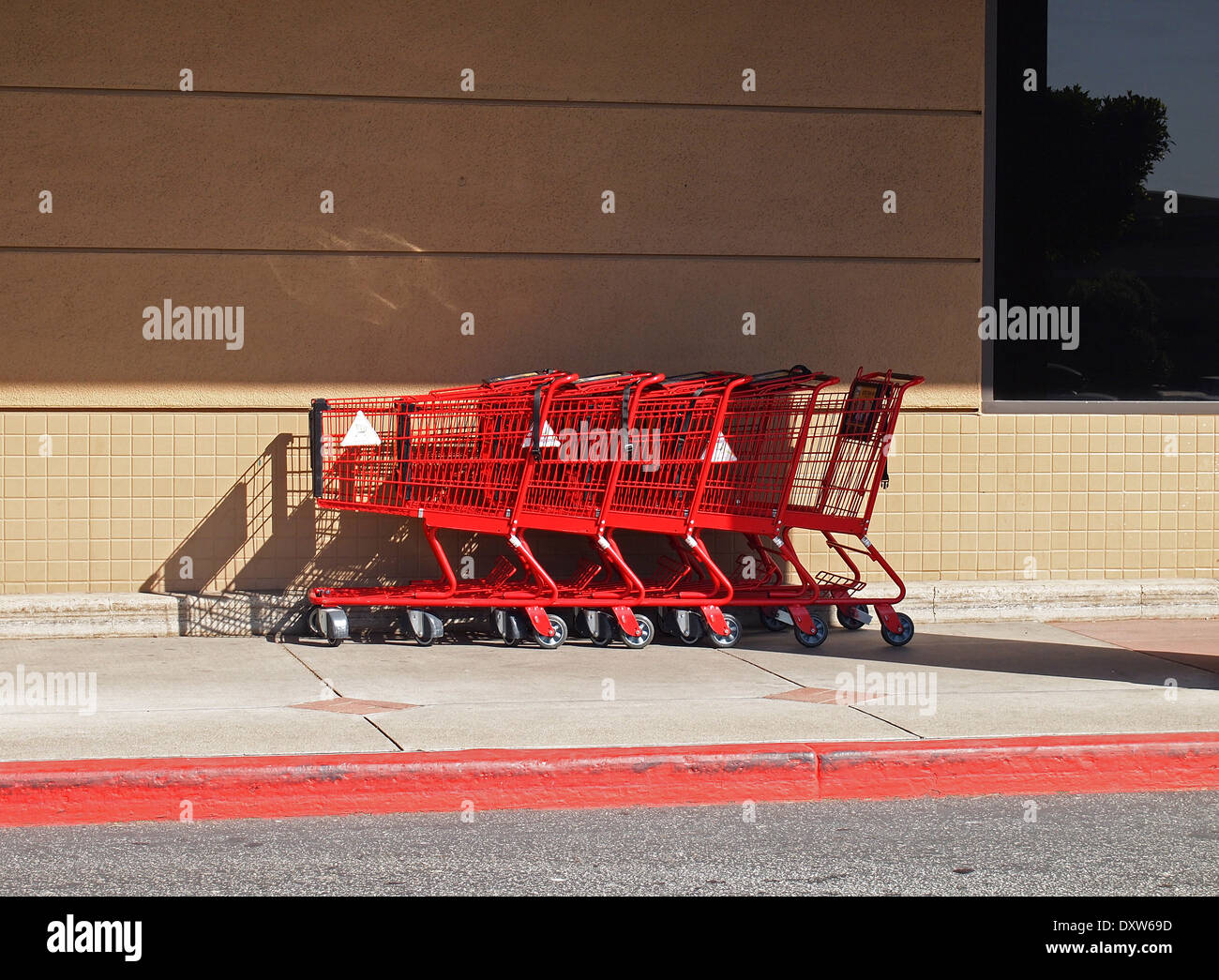 Grocery store carts hi-res stock photography and images - Alamy