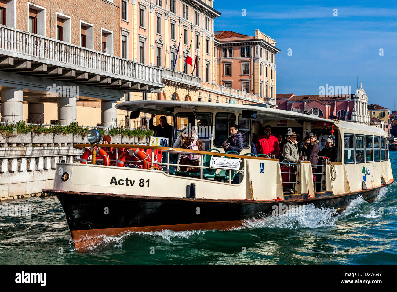 Passenger ferries venice hi-res stock photography and images - Alamy