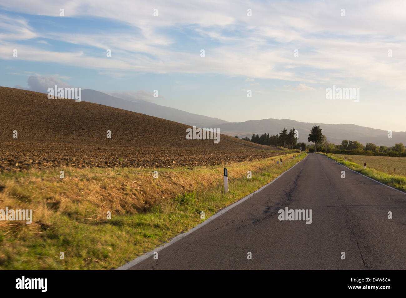 Empty road hi-res stock photography and images - Alamy