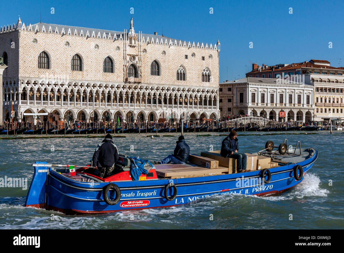 Transporting boat palace hi-res stock photography and images - Alamy