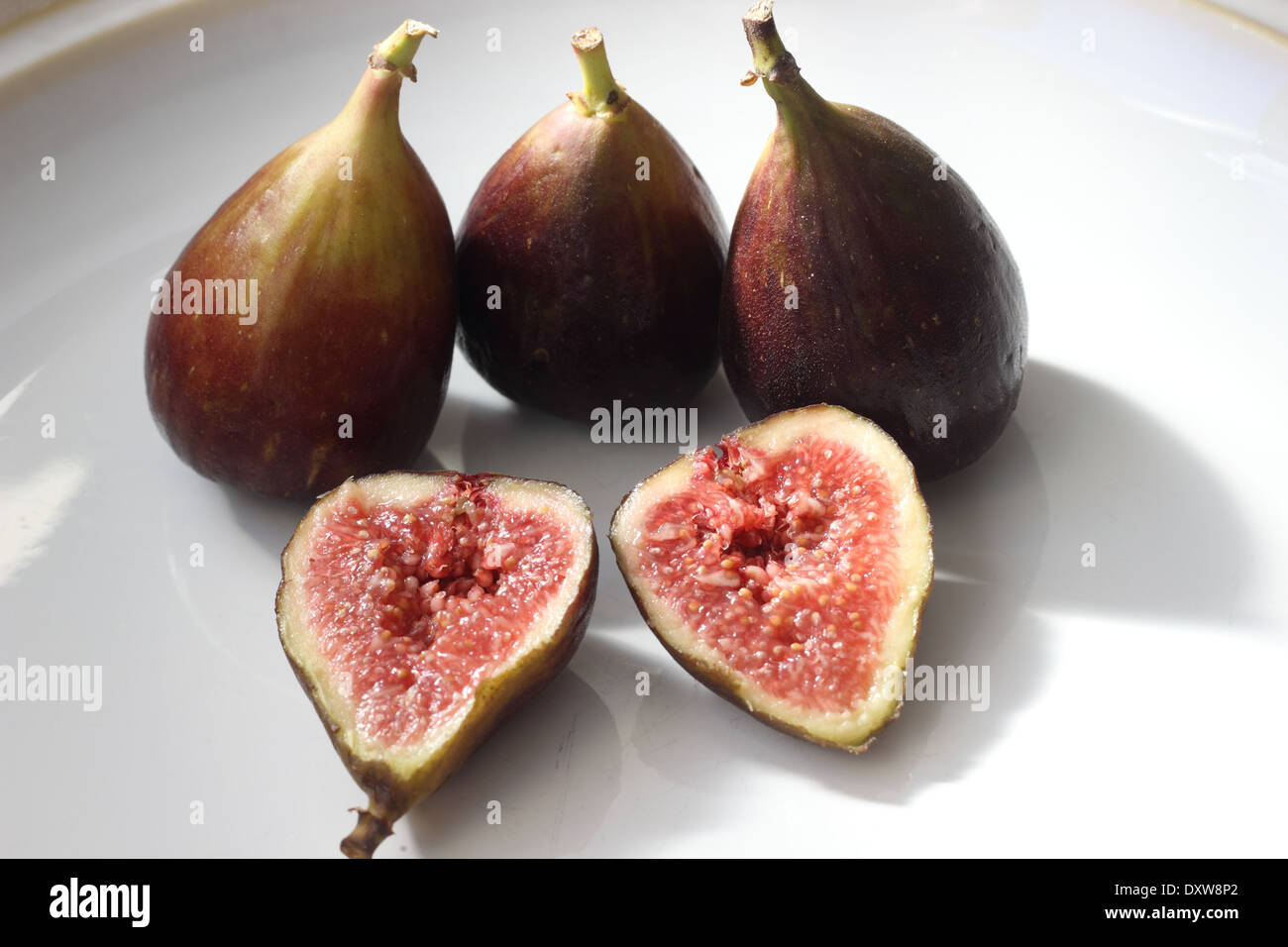 Dish of fresh figs Stock Photo - Alamy