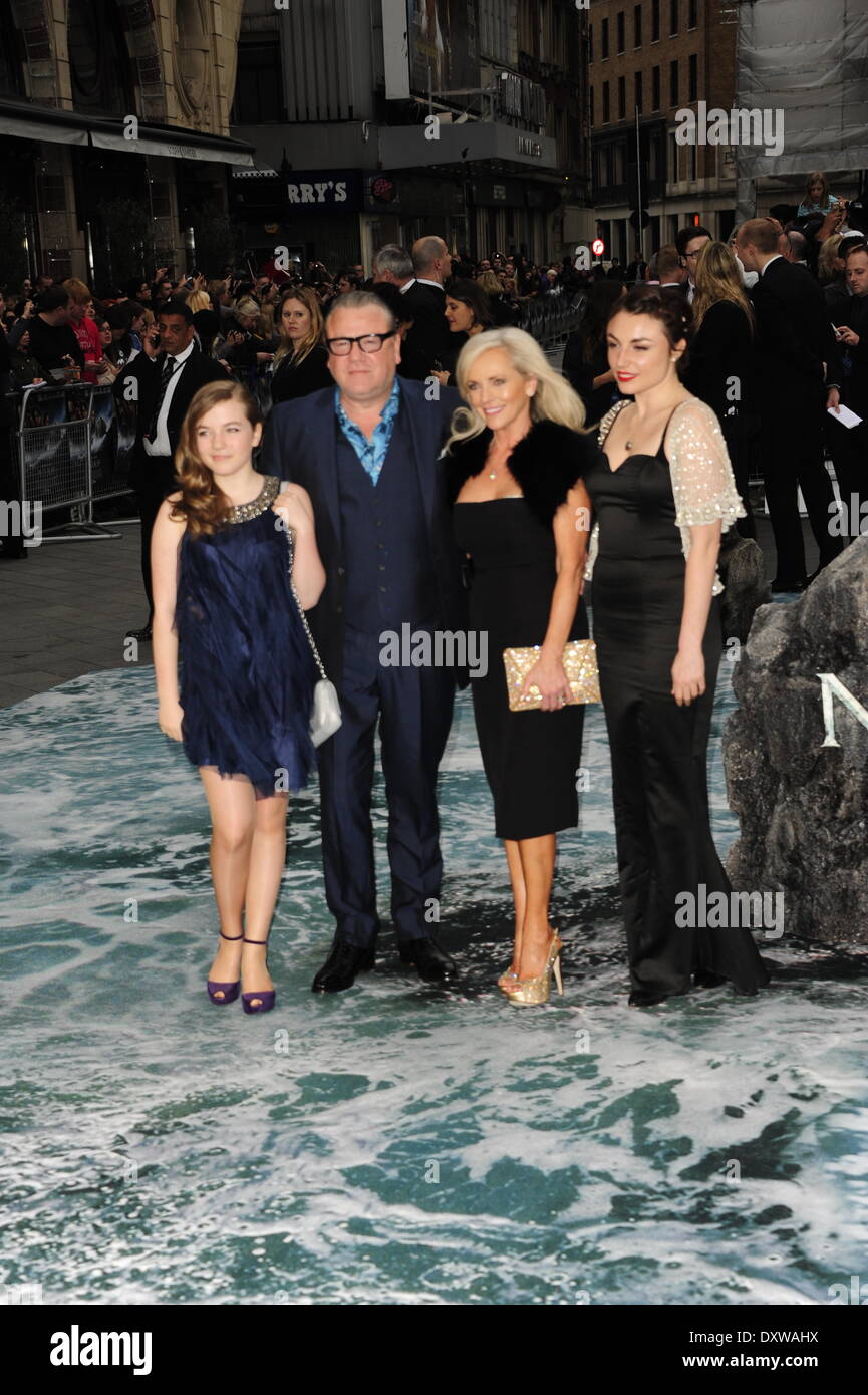 London, UK . 31st Mar, 2014. Ellie, Ray, Elaine, Lois Winstone attend ...