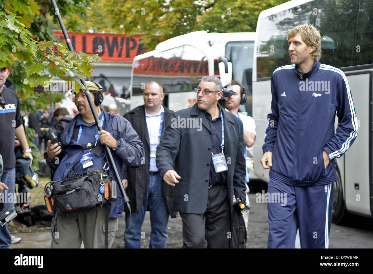 Dirk Nowitzki signing autographs for kids before he trains for the game ...
