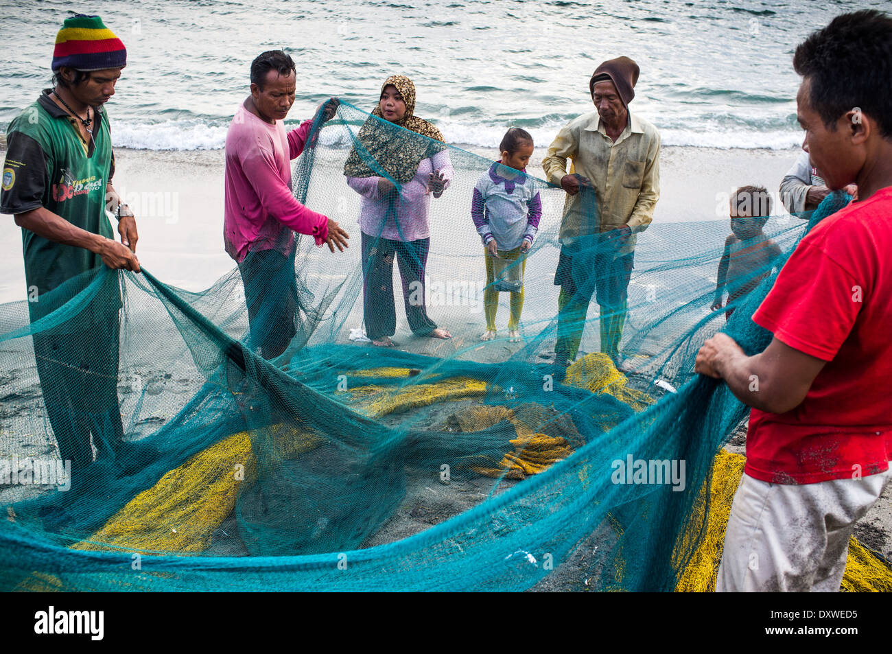 Netting fish hi-res stock photography and images - Alamy