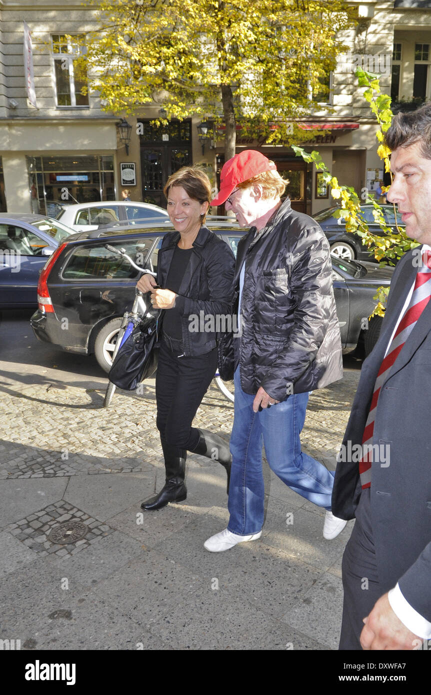 Robert Redford and wife Sybille visiting Literaturhaus Cafe in ...