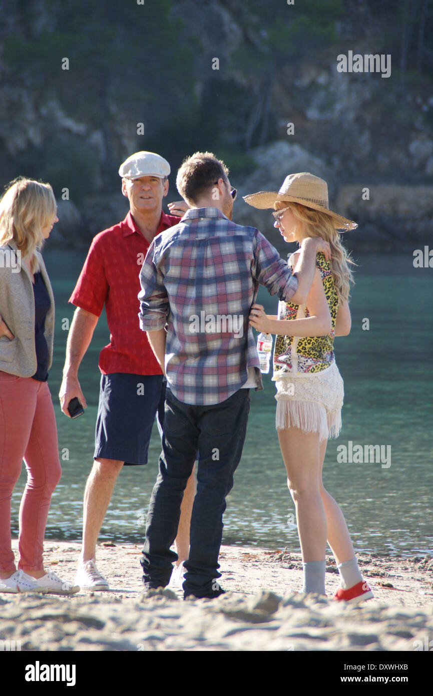 Pierce Brosnan Aaron Paul Toni Collette and Imogen Poots on the set of ...