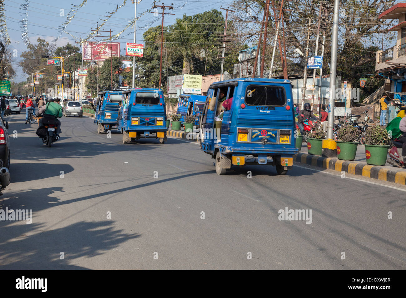 India, Dehradun. Street Scene. Driving on the left Stock Photo - Alamy