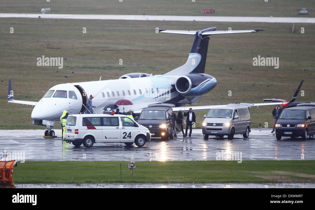 Robbie Wiliams arriving on a private jet at Bremen airport for German ...