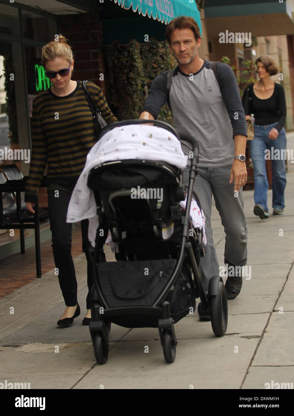 Stephen Moyer and Anna Paquin take their kids to the doctors office ...