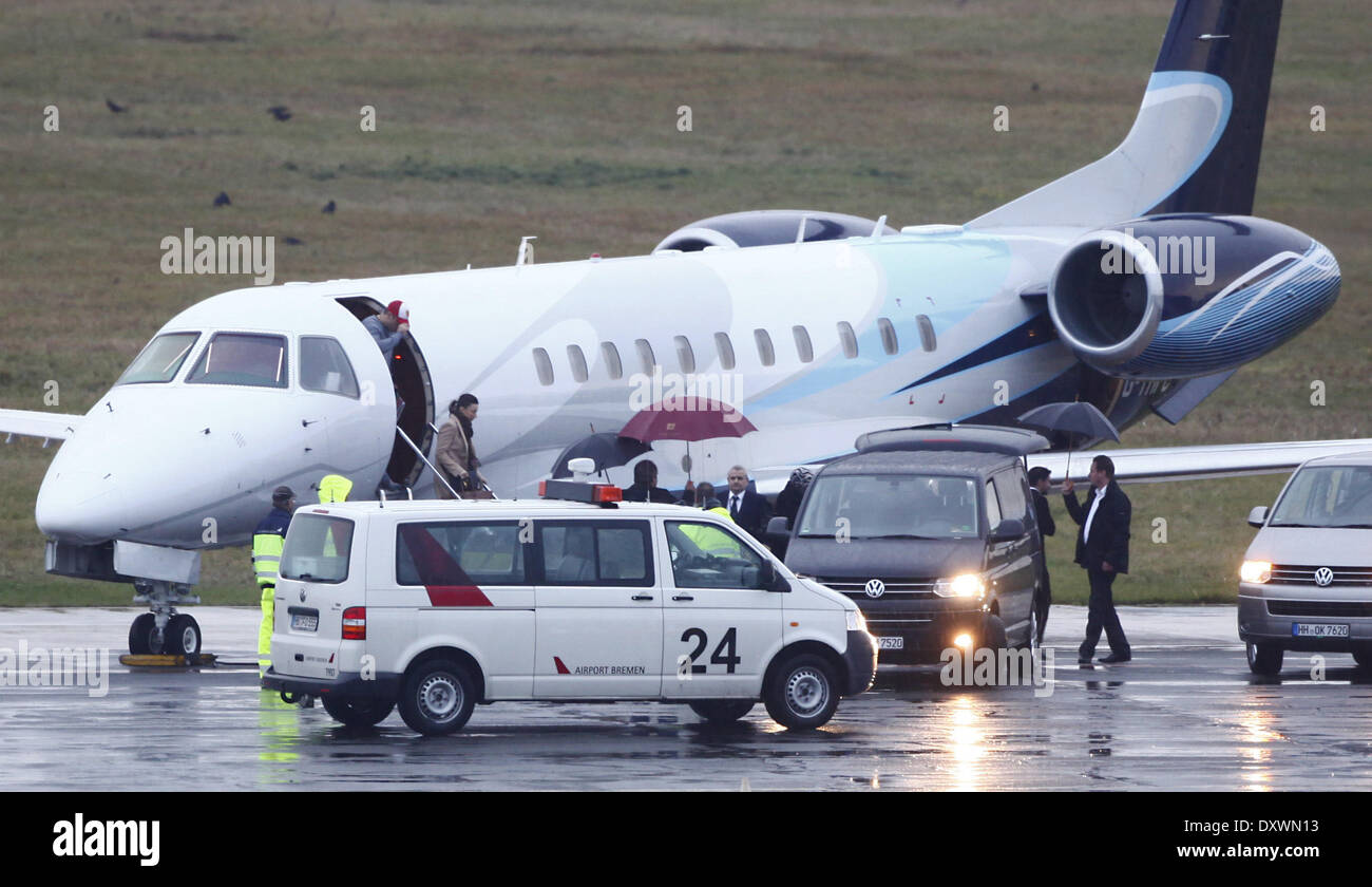 Robbie Wiliams arriving on a private jet at Bremen airport for German ...