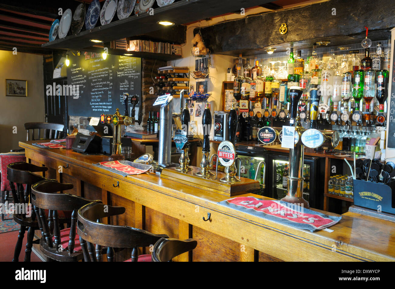Traditional english pub inside hi-res stock photography and images - Alamy