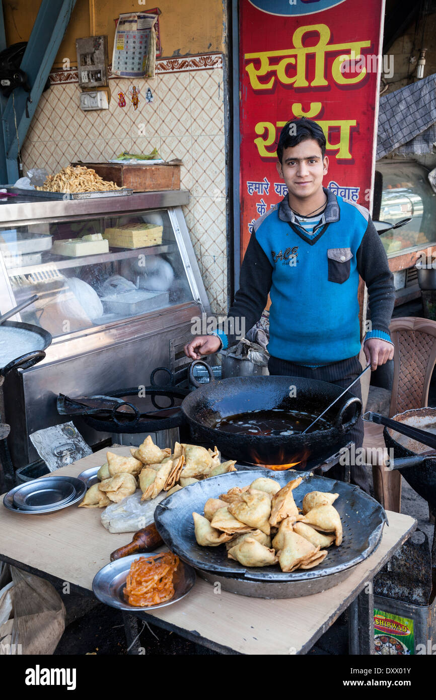 India, Dehradun. Young Man Cooking Samosas Stock Photo - Alamy