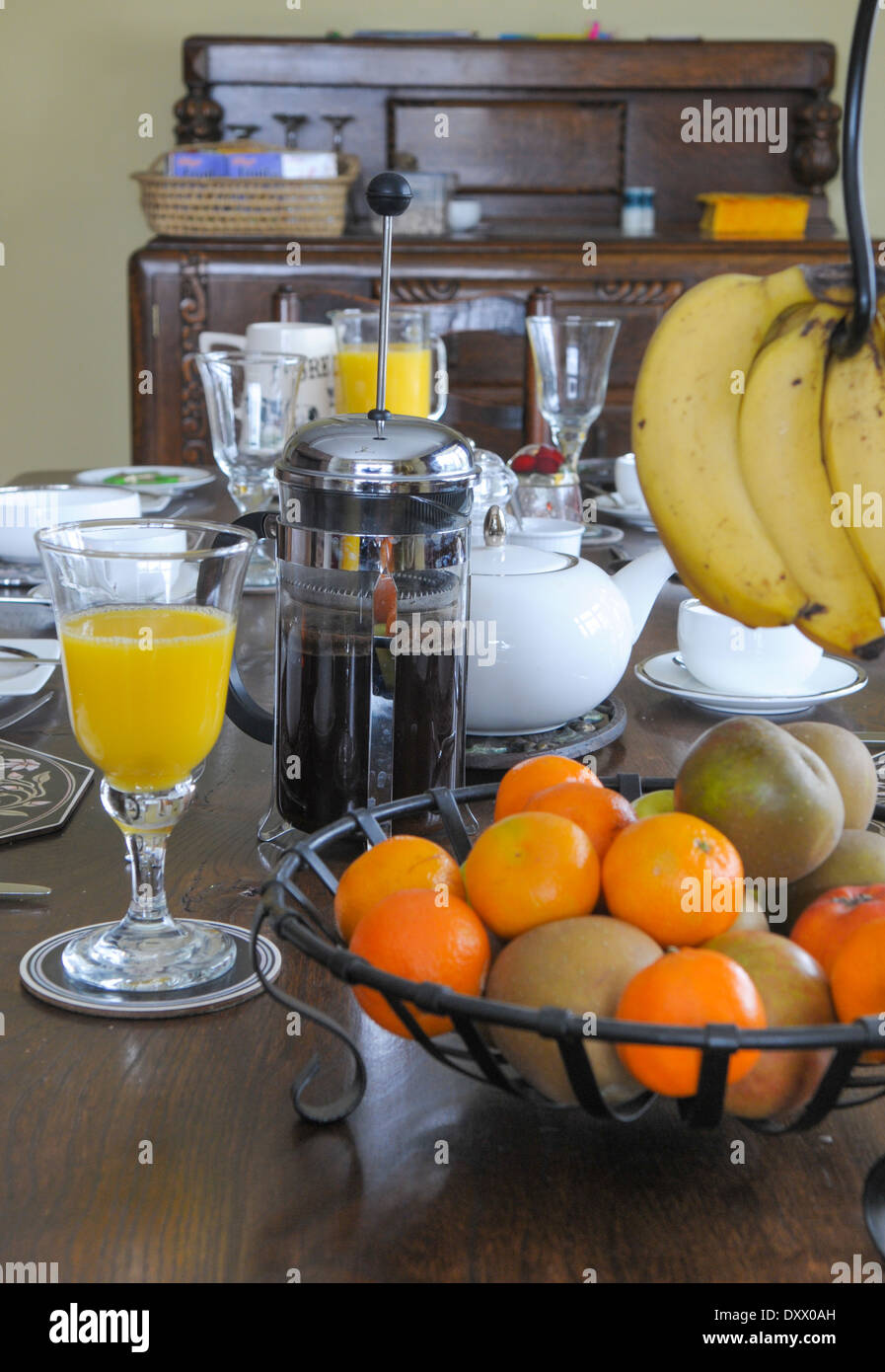 Food laid out on a table hi-res stock photography and images - Alamy