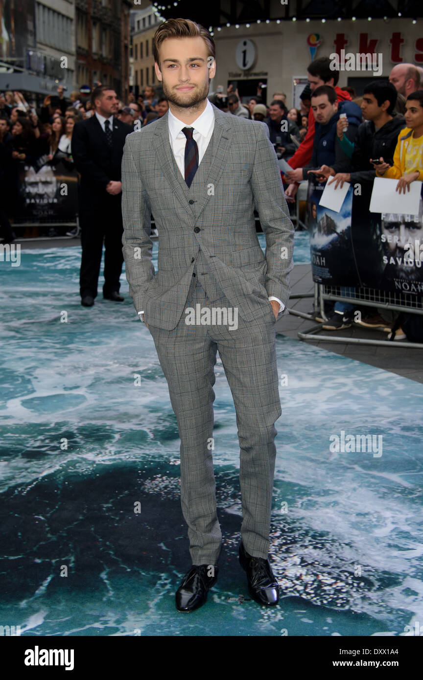 Douglas Booth Noah 246 Douglas Booth Noah Stock Photos, High Res