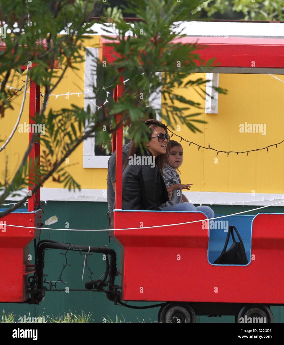 Kourtney Kardashian, Scott Disick and son Mason spend the day together ...
