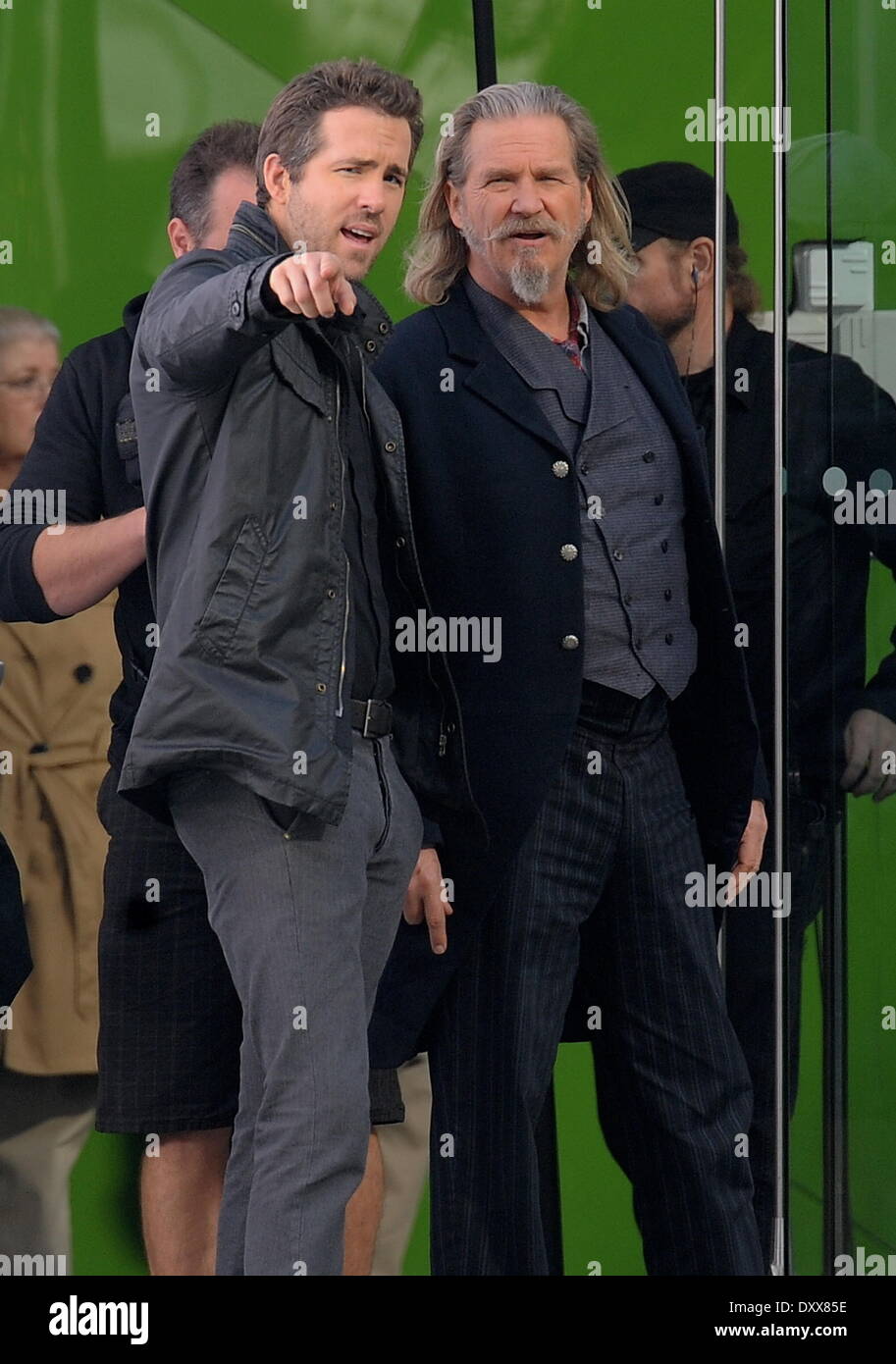 Ryan Reynolds and Jeff Bridges Actors filming scenes for the upcoming ...