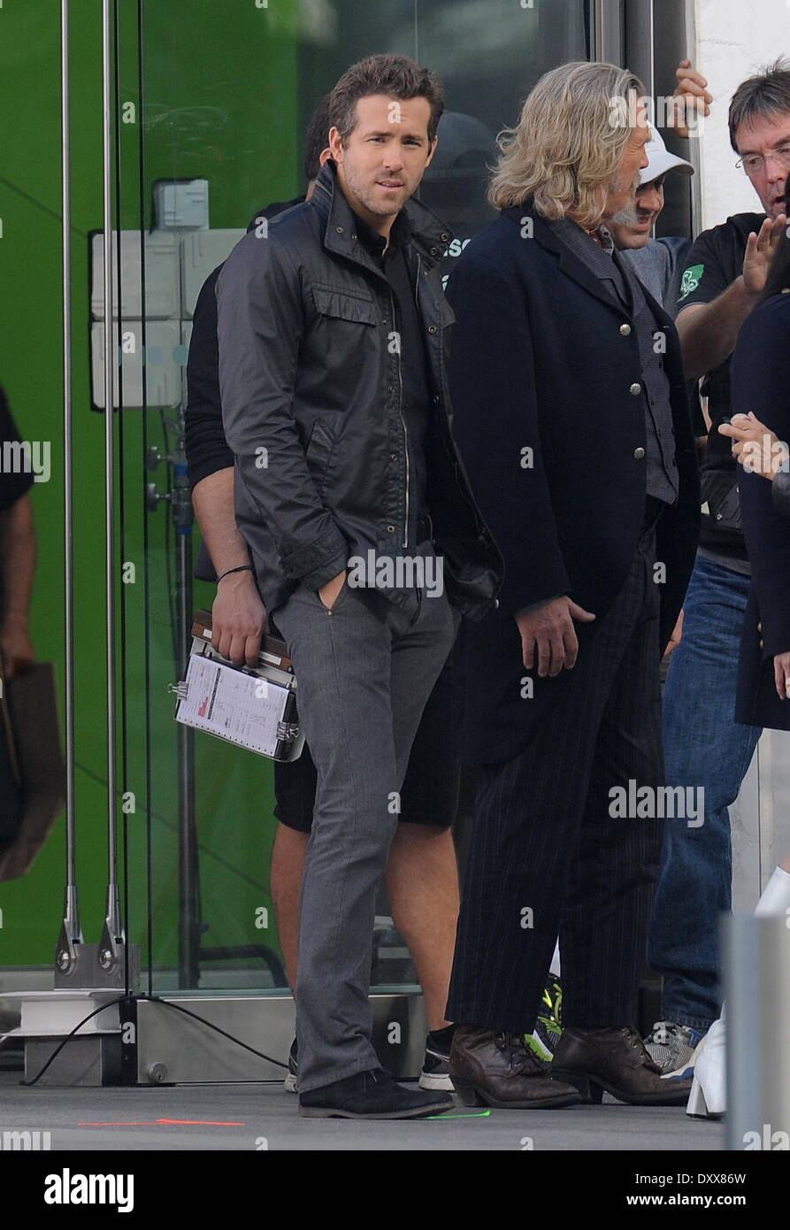 Ryan Reynolds and Jeff Bridges Actors filming scenes for the upcoming ...