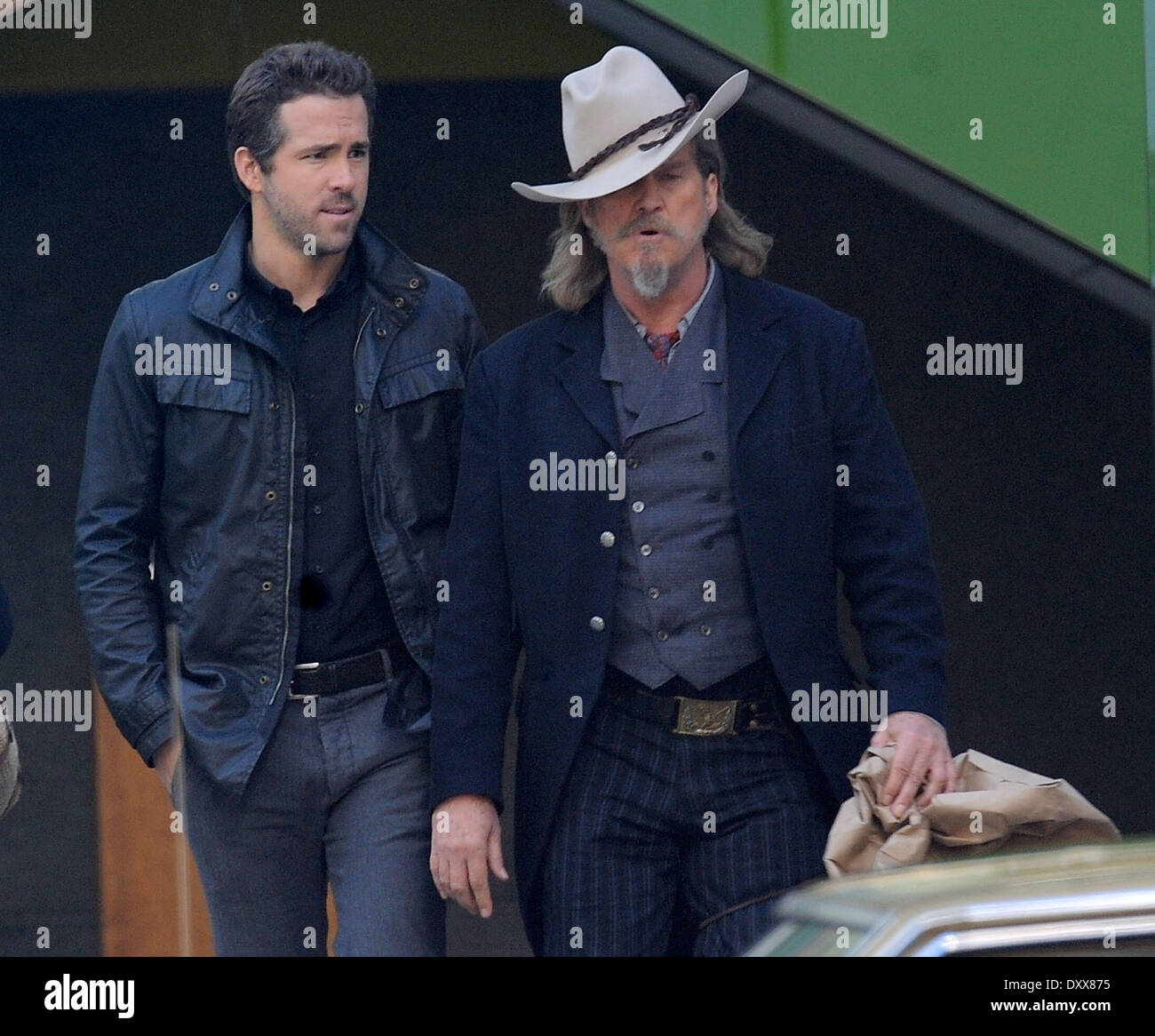 Ryan Reynolds and Jeff Bridges Actors filming scenes for the upcoming ...