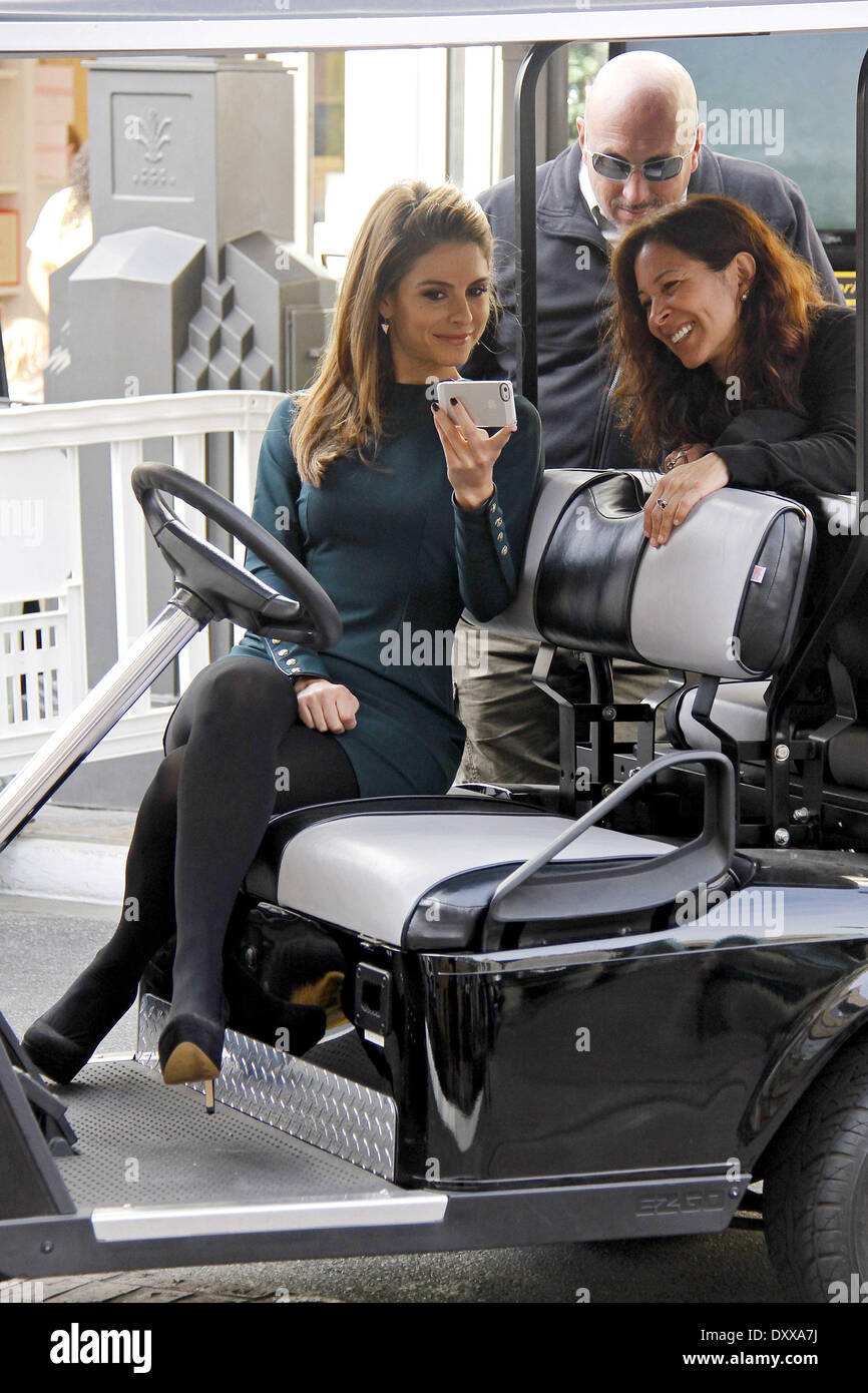 Extra' host Maria Menounos enjoys a video on her iPhone with a friend ...