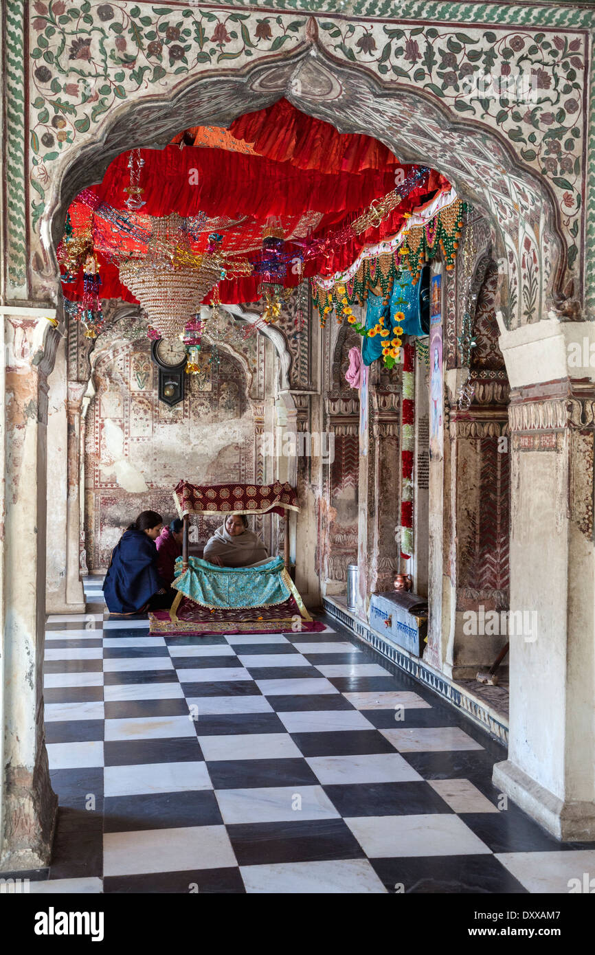 Woman reading scriptures temple hi-res stock photography and images - Alamy