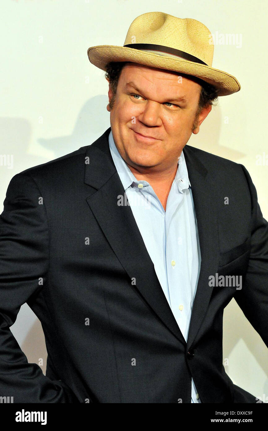 John C Reilly arrives at the 'Wreck It Ralph' Australian premiere ...