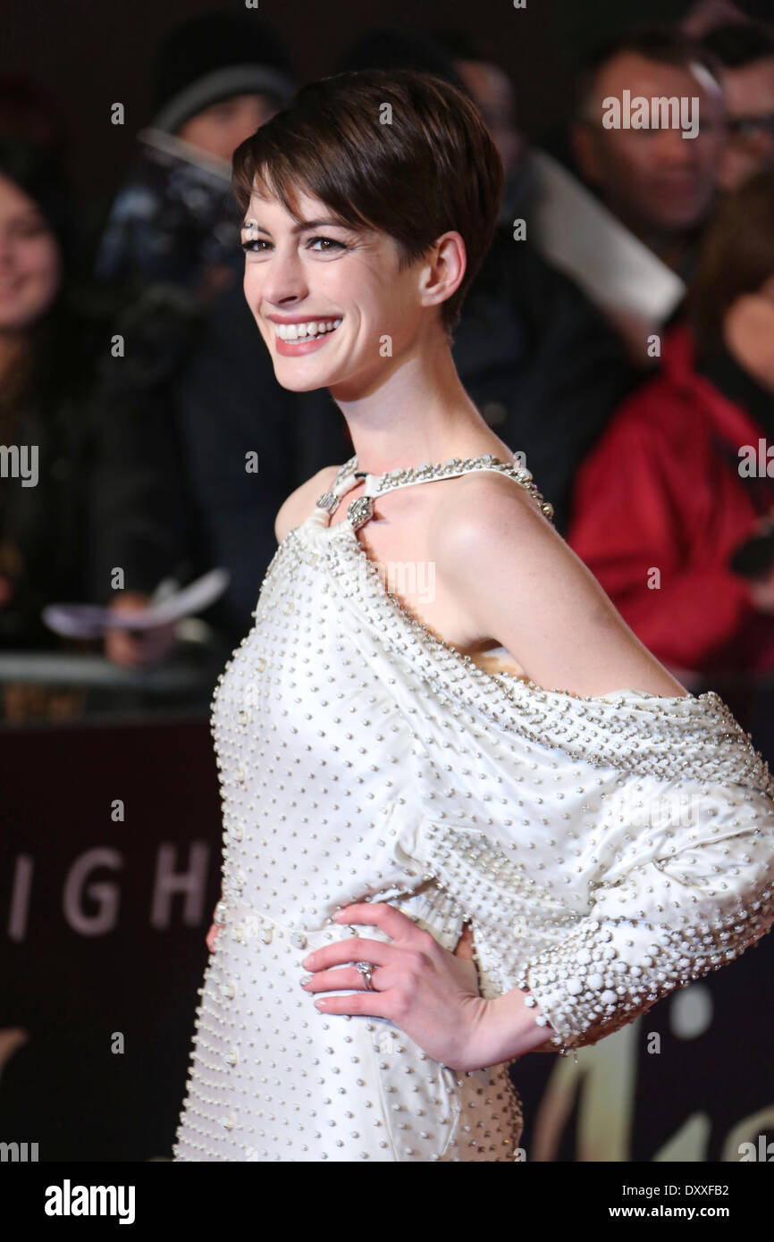 Anne Hathaway World Premiere of 'Les Miserables' held at the Odeon ...
