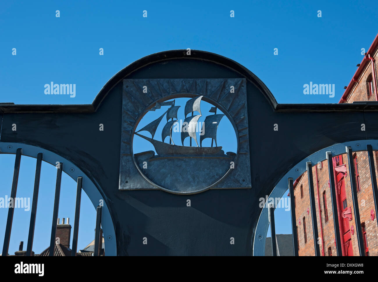 Historic ship railings hi-res stock photography and images - Alamy