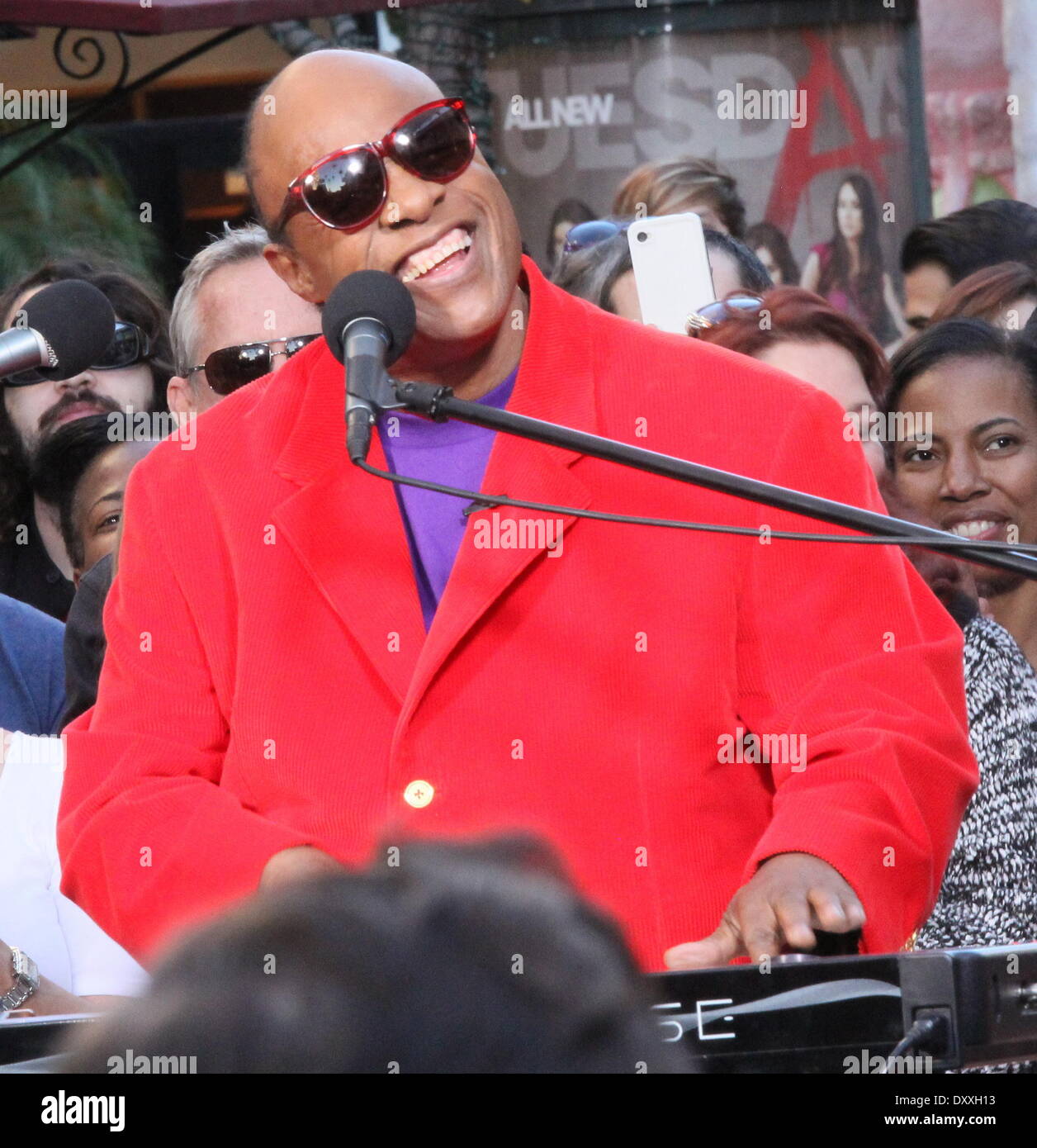 Stevie Wonder at The Grove to appear on entertainment news show 'Extra ...