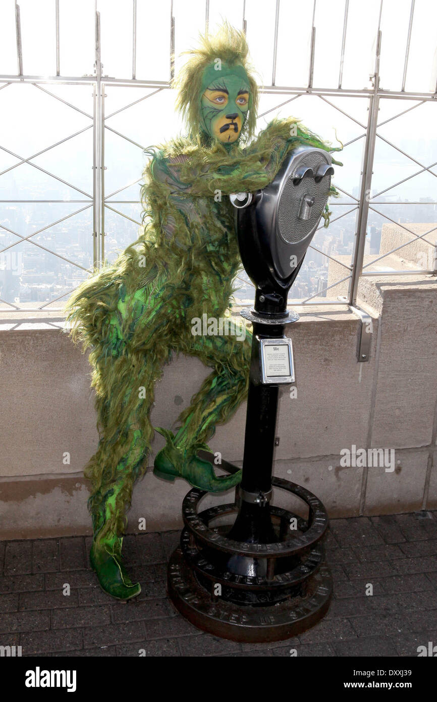 Actor Jeff McCarthy as The Grinch visits The Empire State Building ...
